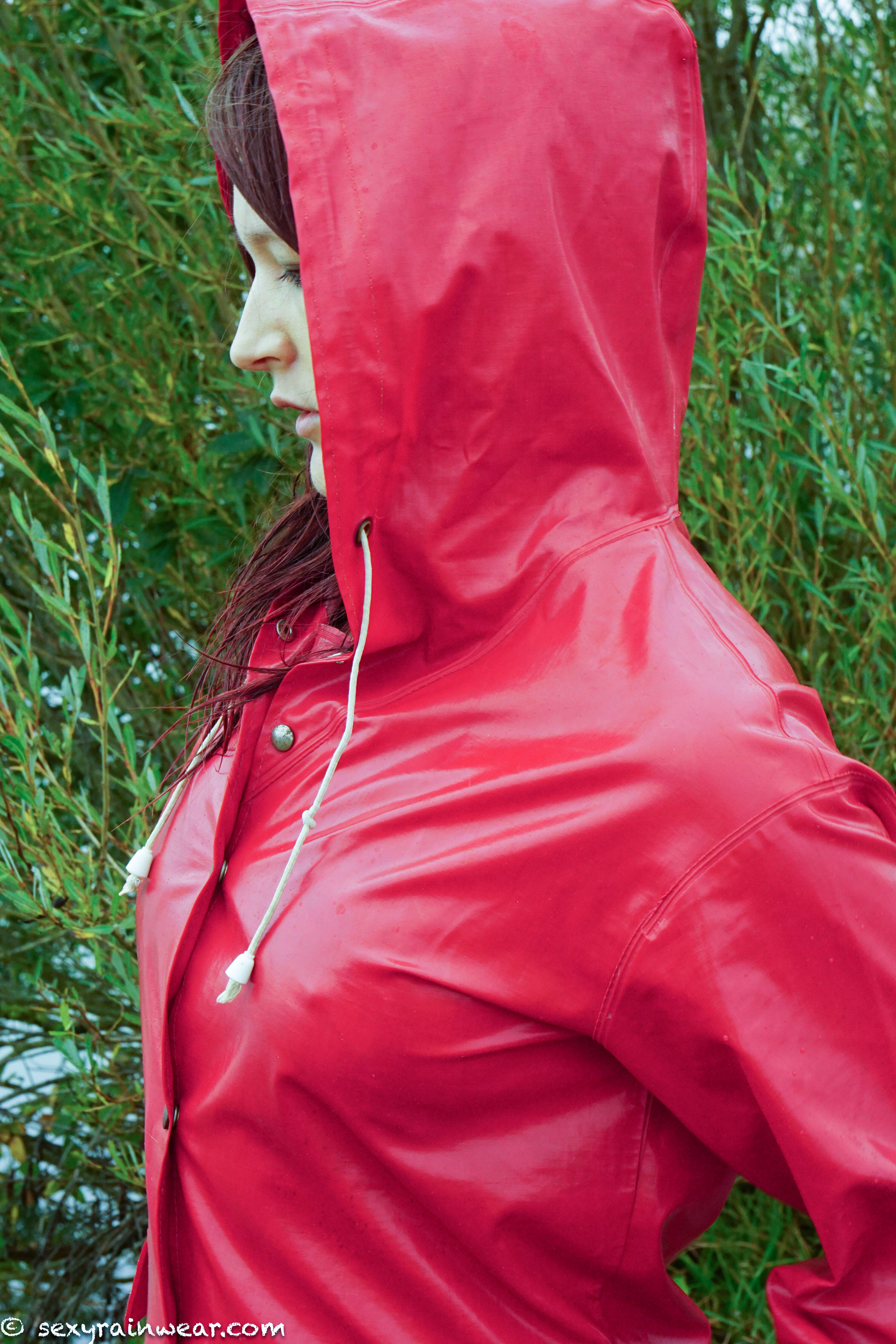 SEXYRAINWEAR.online | Little shiny red thing