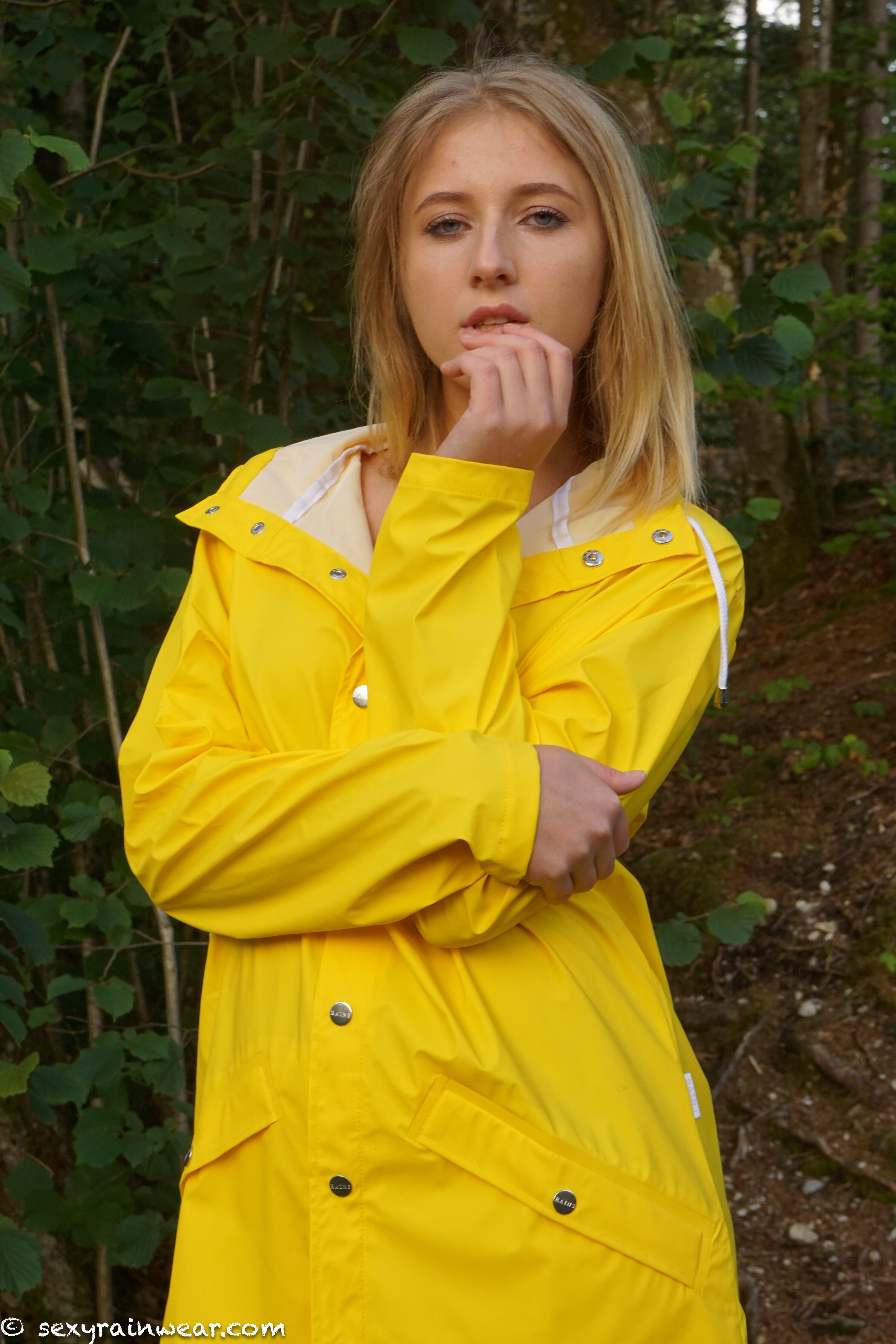 SEXYRAINWEAR.online | Yellow sin