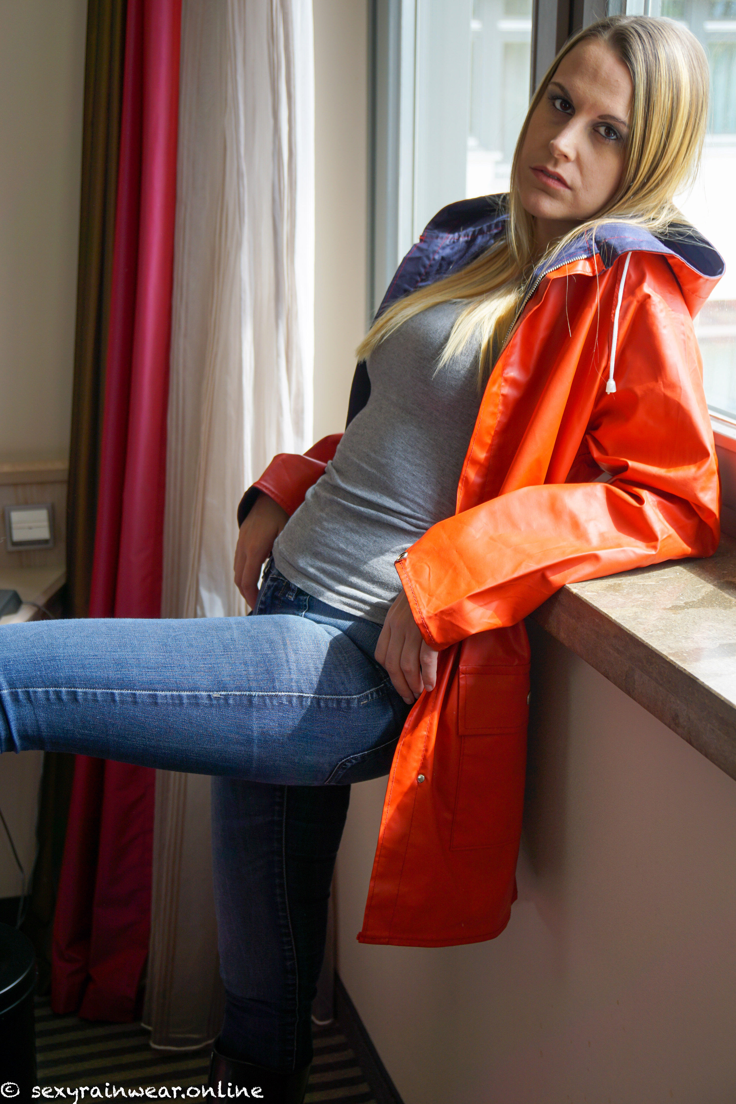 SEXYRAINWEAR.online | Red Friesennerz and black Nokia wellies