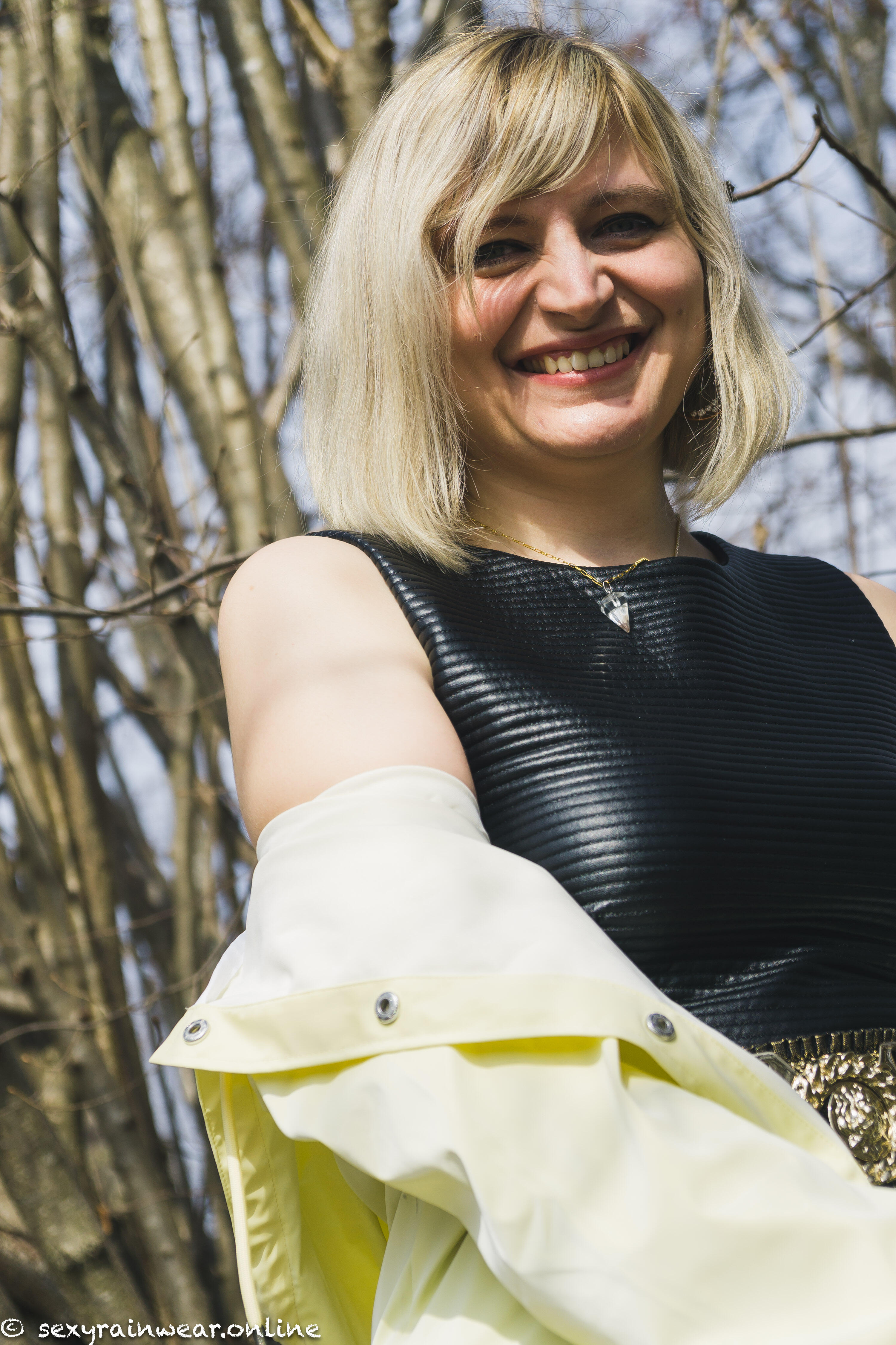 SEXYRAINWEAR.online | Pearly yellow