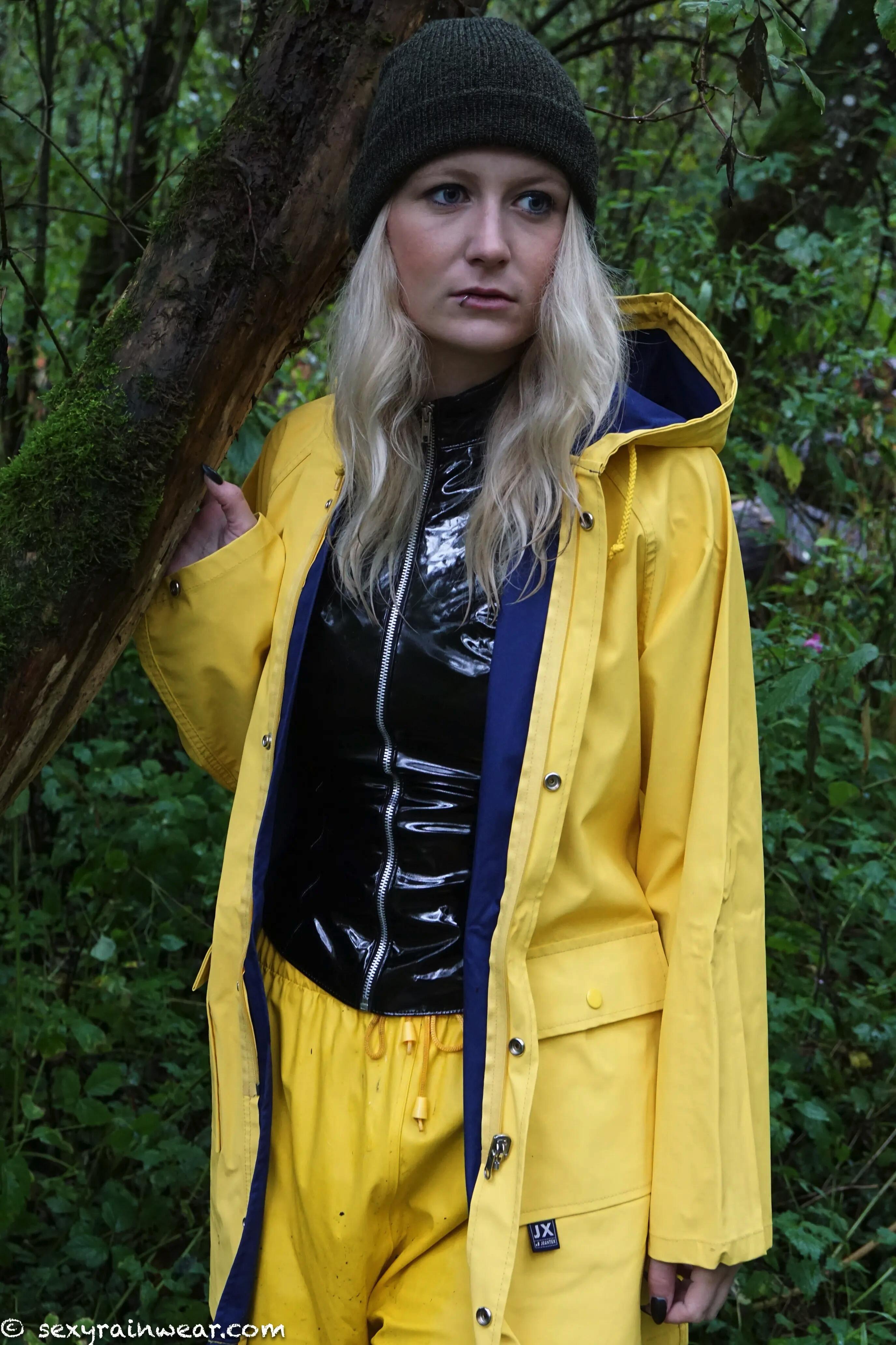 SEXYRAINWEAR.online | Mud play in a Friesennerz (39 pics)