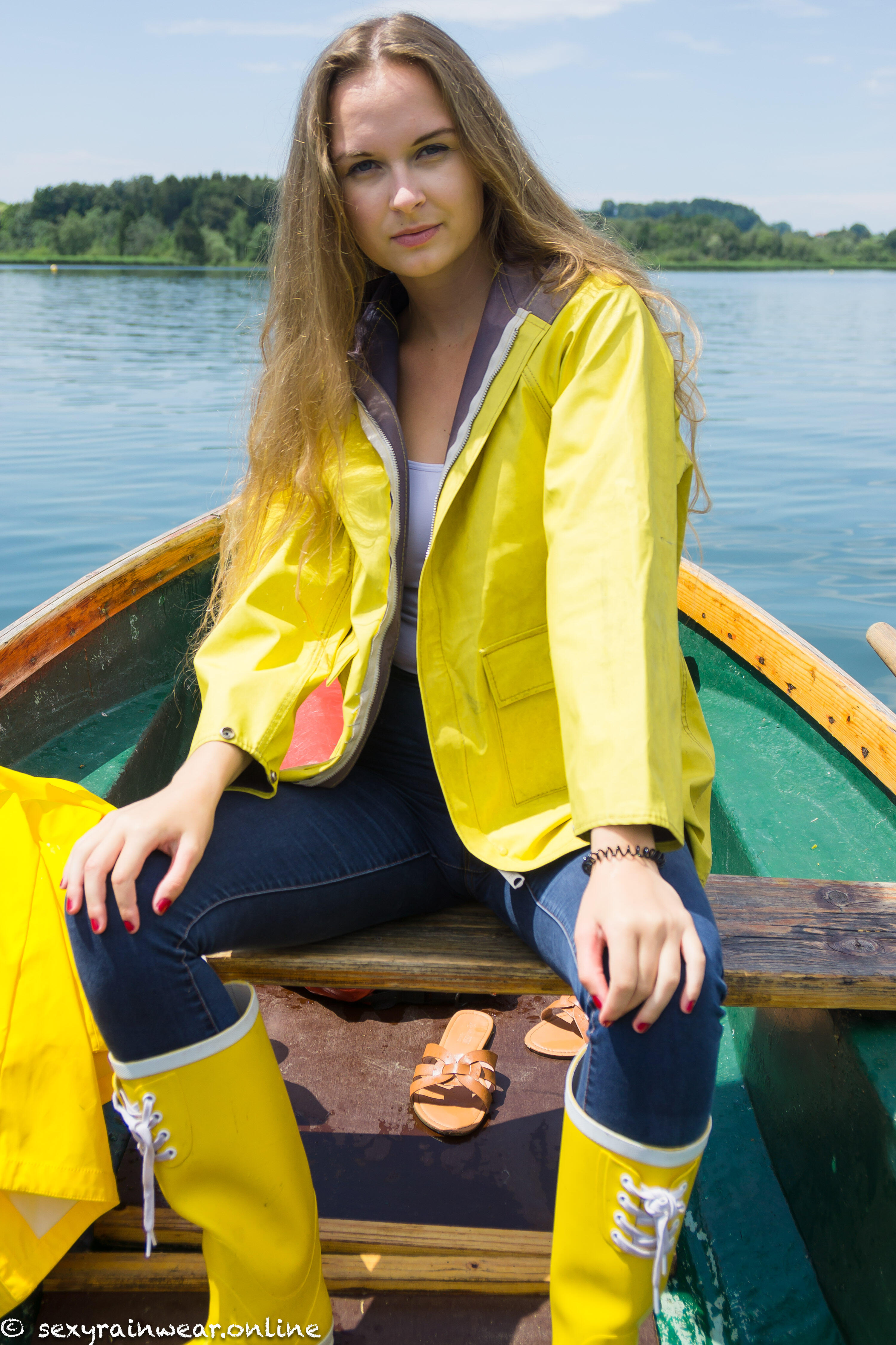 SEXYRAINWEAR.online | Rowing in a Friesennerz pt 1