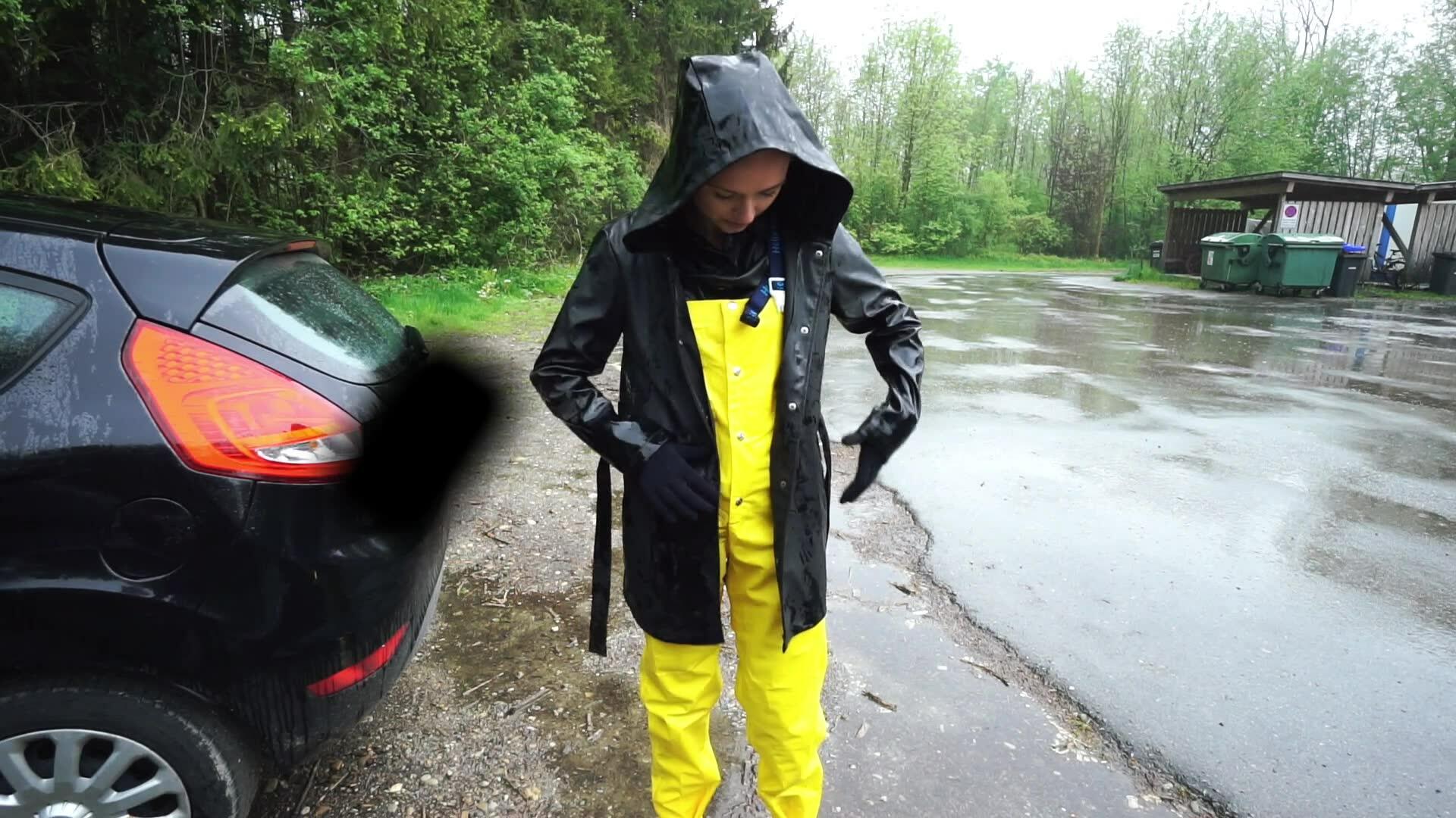 SEXYRAINWEAR.online | The wasp outfit