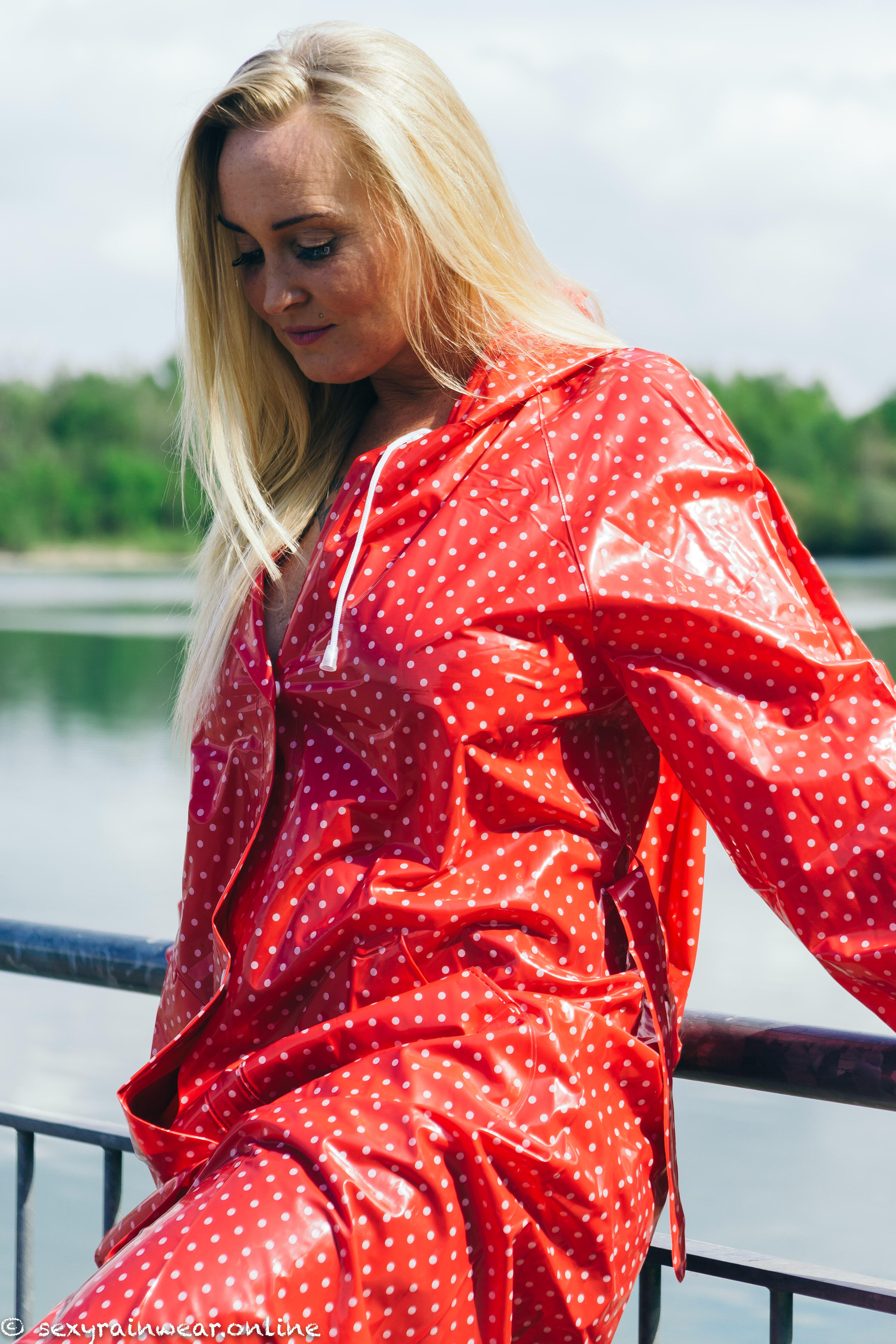 SEXYRAINWEAR.online | Red plastic is fantastic